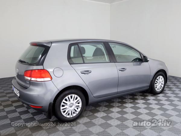 Volkswagen Golf 2011 Tallina vietnē Pelēks Volkswagen Golf 2011 Tallina, ar dzinēja tilpumu 1.20 L un nobraukumu 115 tūkst. km par 2499 €, foto 4 vietnē AUTOMOTO.COM.LV
