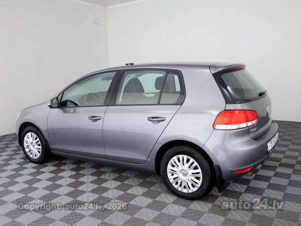 Volkswagen Golf 2011 Tallina vietnē Pelēks Volkswagen Golf 2011 Tallina, ar dzinēja tilpumu 1.20 L un nobraukumu 115 tūkst. km par 2499 €, foto 5 vietnē AUTOMOTO.COM.LV