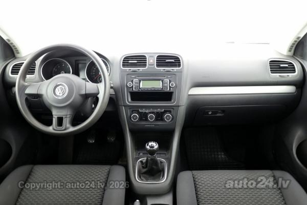 Volkswagen Golf 2011 Tallina vietnē Pelēks Volkswagen Golf 2011 Tallina, ar dzinēja tilpumu 1.20 L un nobraukumu 115 tūkst. km par 2499 €, foto 6 vietnē AUTOMOTO.COM.LV