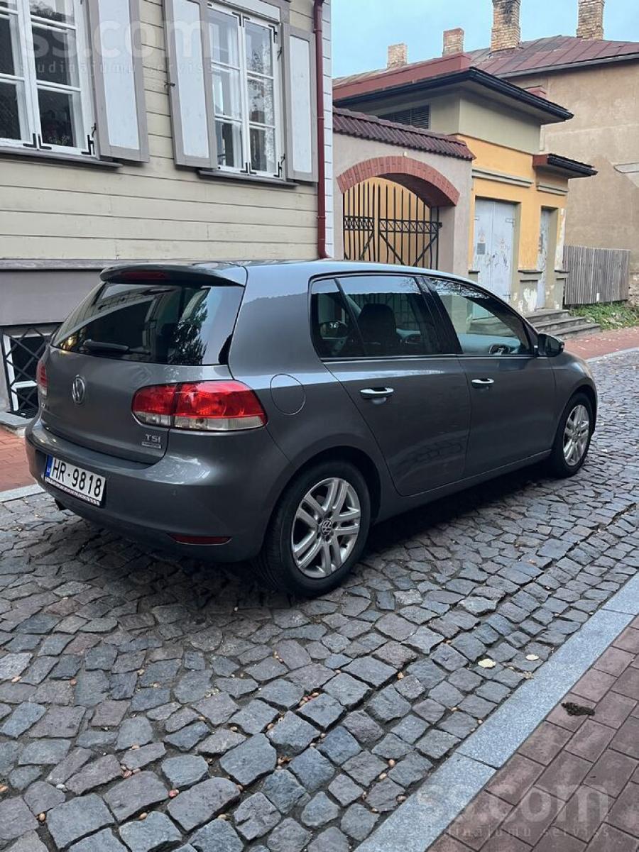 Pelēks Volkswagen Golf 2011 Cēsis, ar dzinēja tilpumu 1.20 L un nobraukumu 260 tūkst. km par 2450 €, foto 4 vietnē AUTOMOTO.COM.LV