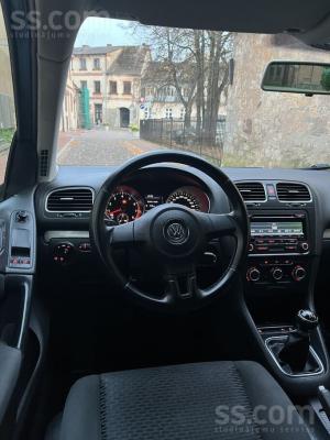 Pelēks Volkswagen Golf 2011 Cēsis, ar dzinēja tilpumu 1.20 L un nobraukumu 260 tūkst. km par 2450 €, foto 7 vietnē AUTOMOTO.COM.LV