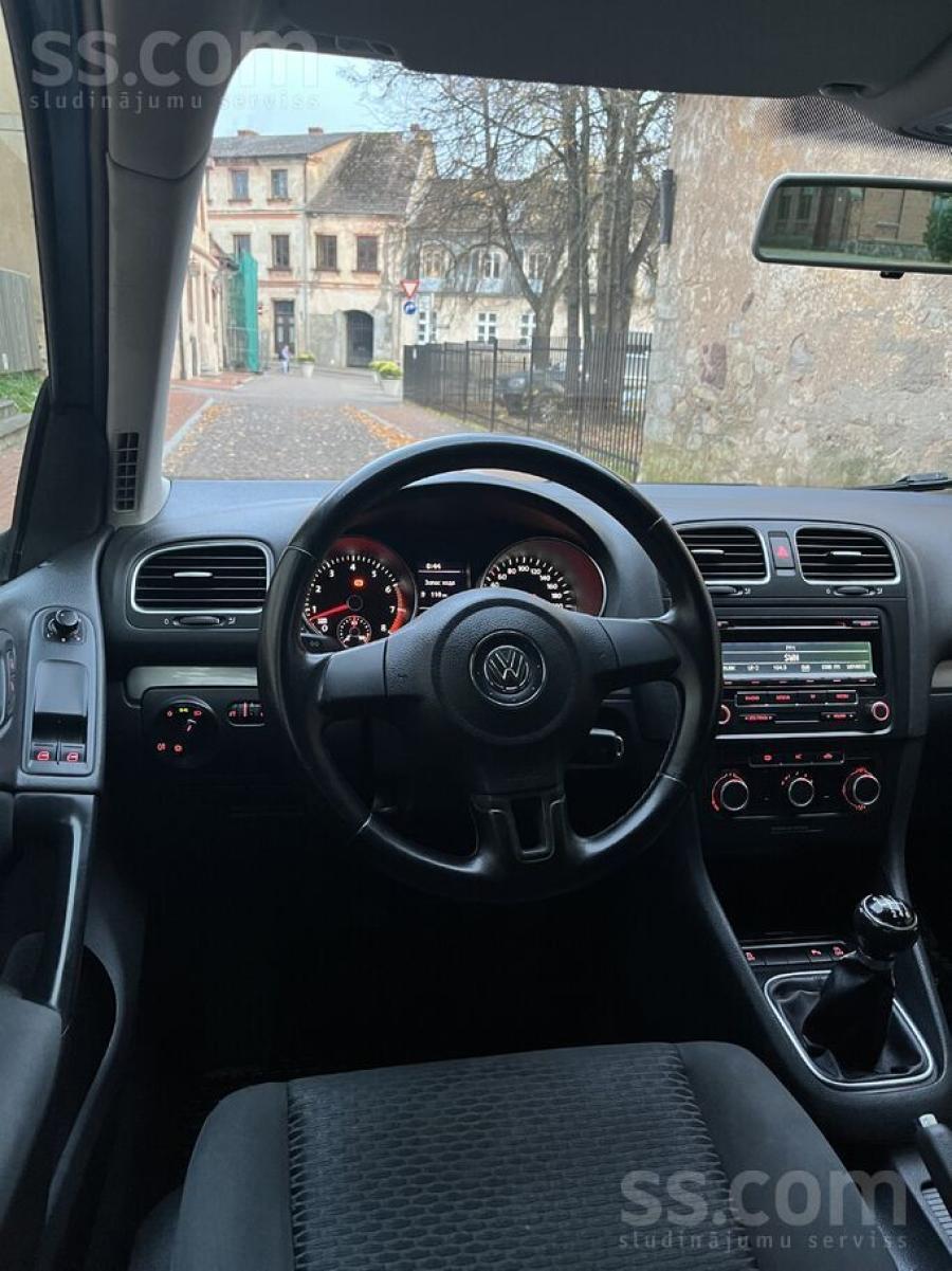 Pelēks Volkswagen Golf 2011 Cēsis, ar dzinēja tilpumu 1.20 L un nobraukumu 260 tūkst. km par 2450 €, foto 7 vietnē AUTOMOTO.COM.LV