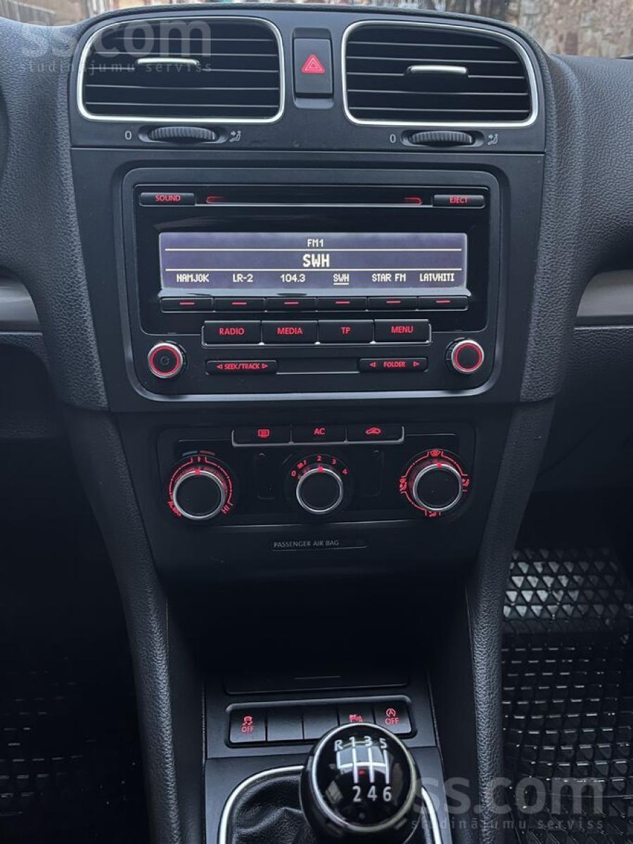 Pelēks Volkswagen Golf 2011 Cēsis, ar dzinēja tilpumu 1.20 L un nobraukumu 260 tūkst. km par 2450 €, foto 9 vietnē AUTOMOTO.COM.LV