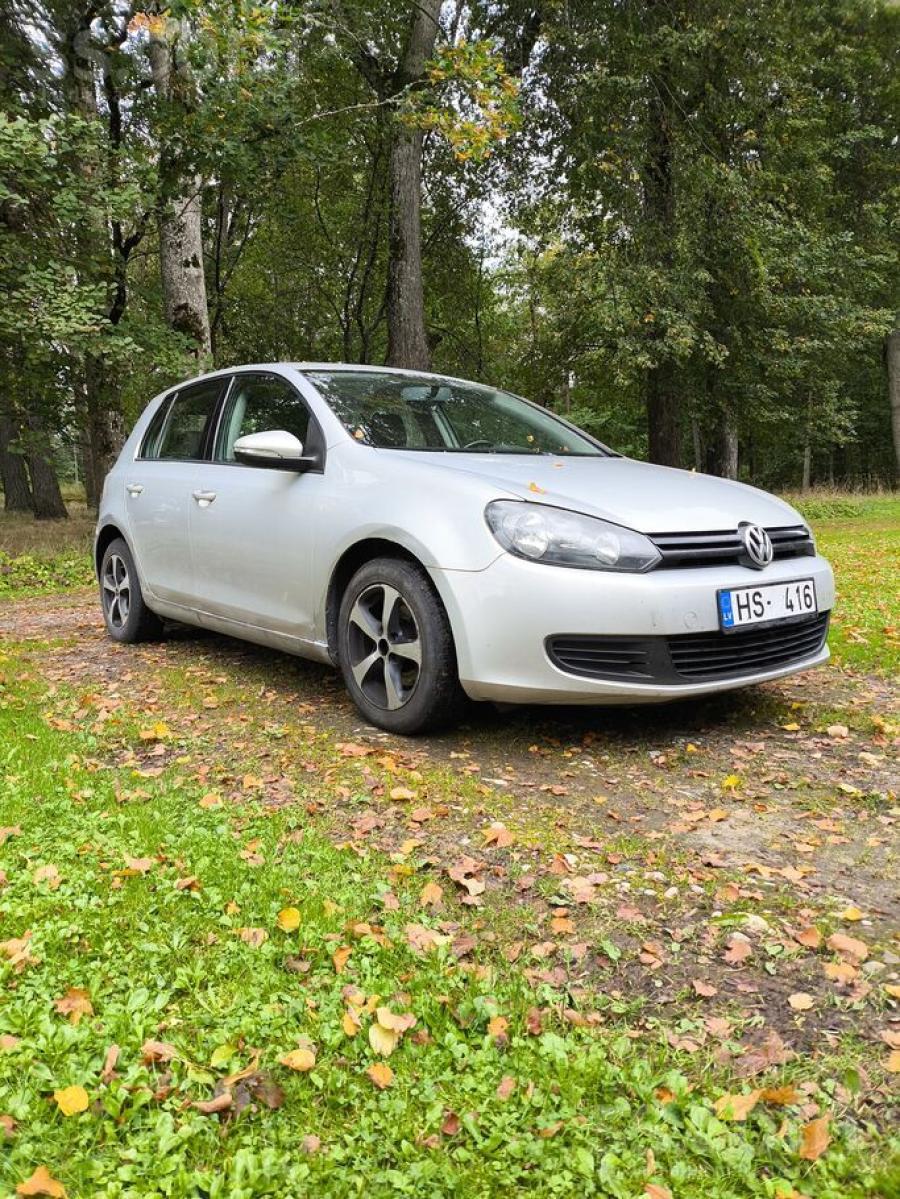 Pelēks Volkswagen Golf 2011 Ventspils, ar dzinēja tilpumu 1.60 L un nobraukumu 333 tūkst. km par 1000 €, foto 1 vietnē AUTOMOTO.COM.LV