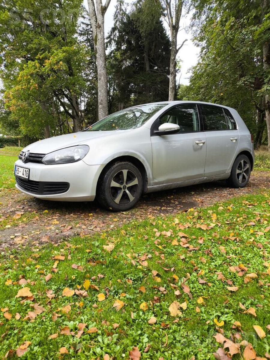 Pelēks Volkswagen Golf 2011 Ventspils, ar dzinēja tilpumu 1.60 L un nobraukumu 333 tūkst. km par 1000 €, foto 3 vietnē AUTOMOTO.COM.LV