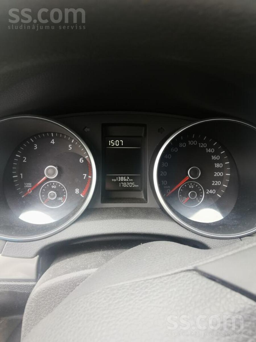 Pelēks Volkswagen Golf 2011 Ogre, ar dzinēja tilpumu 1.20 L un nobraukumu 179 tūkst. km par 4500 €, foto 4 vietnē AUTOMOTO.COM.LV