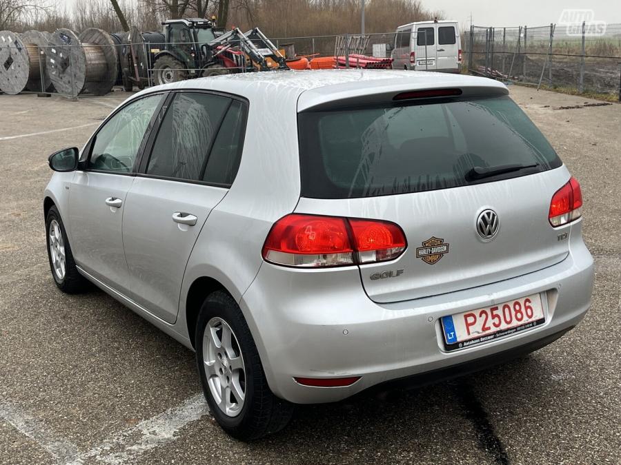 Pelēks Volkswagen Golf 2012 Marijampole, ar dzinēja tilpumu 1.60 L un nobraukumu 242 tūkst. km par 3450 €, foto 4 vietnē AUTOMOTO.COM.LV