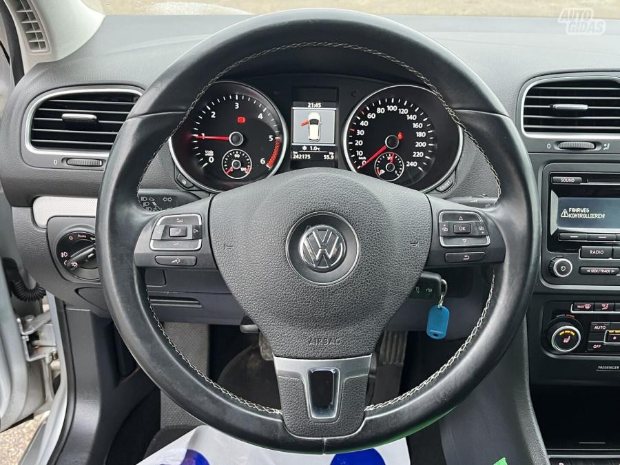 Pelēks Volkswagen Golf 2012 Marijampole, ar dzinēja tilpumu 1.60 L un nobraukumu 242 tūkst. km par 3450 €, foto 9 vietnē AUTOMOTO.COM.LV