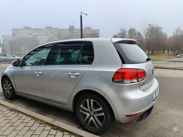 Pelēks Volkswagen Golf 2012 Viļņa, ar dzinēja tilpumu 1.39 L un nobraukumu 120 tūkst. km par 2850 €, foto 5 vietnē AUTOMOTO.COM.LV
