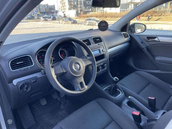 Pelēks Volkswagen Golf 2012 Viļņa, ar dzinēja tilpumu 1.60 L un nobraukumu 213 tūkst. km par 3200 €, foto 9 vietnē AUTOMOTO.COM.LV