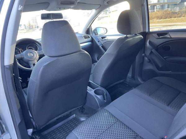 Pelēks Volkswagen Golf 2012 Viļņa, ar dzinēja tilpumu 1.60 L un nobraukumu 213 tūkst. km par 3200 €, foto 10 vietnē AUTOMOTO.COM.LV