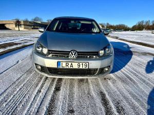 Pelēks Volkswagen Golf 2012 Kauņa, ar dzinēja tilpumu 1.97 L un nobraukumu 309 tūkst. km par 6150 €, foto 2 vietnē AUTOMOTO.COM.LV
