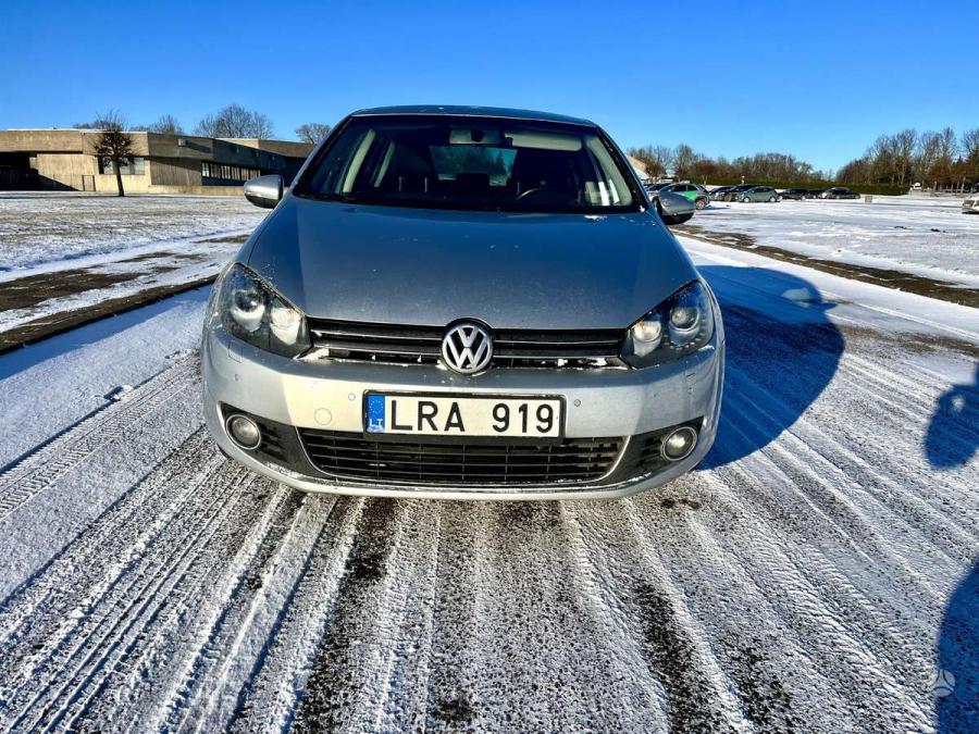 Pelēks Volkswagen Golf 2012 Kauņa, ar dzinēja tilpumu 1.97 L un nobraukumu 309 tūkst. km par 6150 €, foto 2 vietnē AUTOMOTO.COM.LV