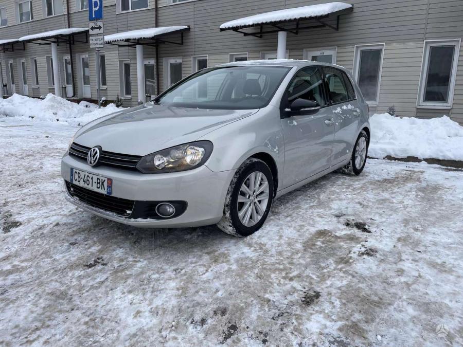 Grey Volkswagen Golf 2012 in Vilnius, with an engine capacity of 1.60 L and mileage of 292 thousand km for 3900 €, photo 1 on AUTOMOTO.COM.LV