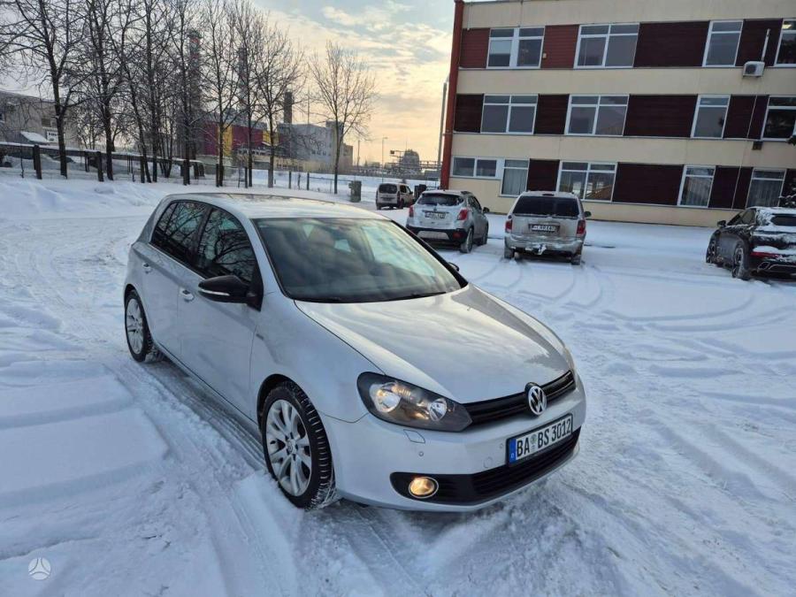 Grey Volkswagen Golf 2012 in Panevezys, with an engine capacity of 2.00 L and mileage of 236 thousand km for 4999 €, photo 4 on AUTOMOTO.COM.LV