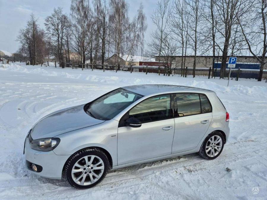Grey Volkswagen Golf 2012 in Panevezys, with an engine capacity of 2.00 L and mileage of 236 thousand km for 4999 €, photo 8 on AUTOMOTO.COM.LV