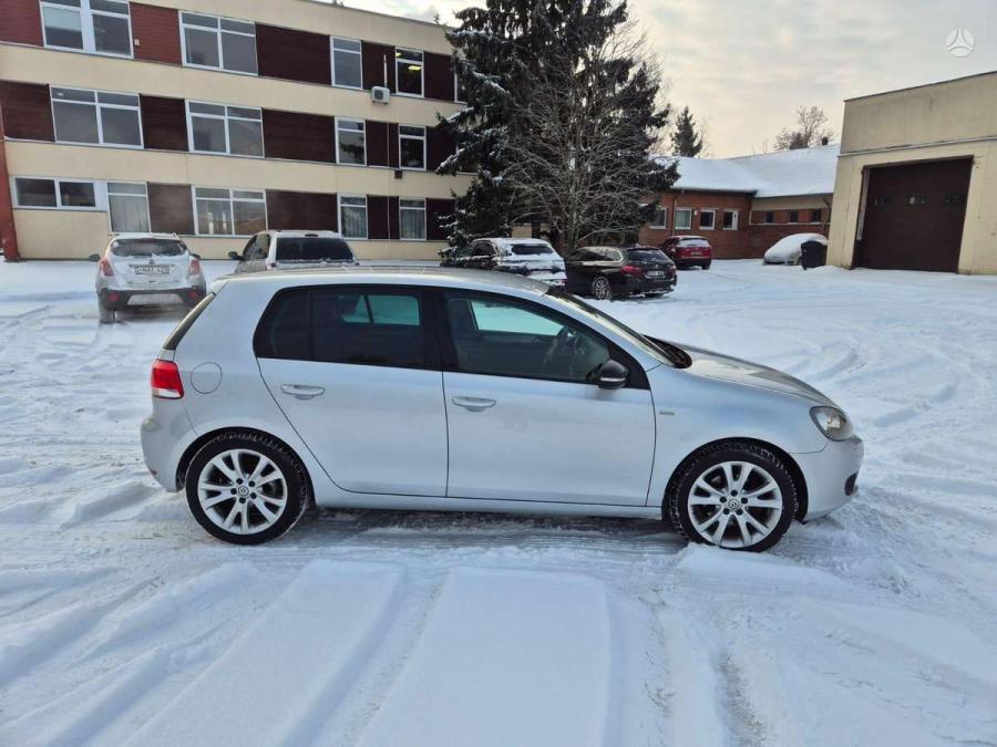 Grey Volkswagen Golf 2012 in Panevezys, with an engine capacity of 2.00 L and mileage of 236 thousand km for 4999 €, photo 10 on AUTOMOTO.COM.LV