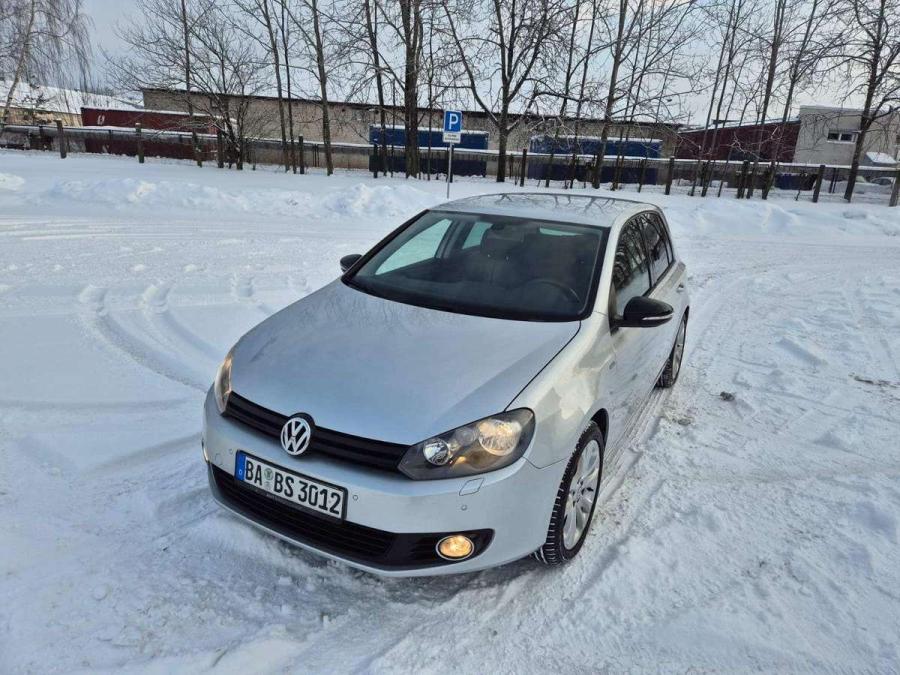 Grey Volkswagen Golf 2012 in Panevezys, with an engine capacity of 2.00 L and mileage of 236 thousand km for 4999 €, photo 11 on AUTOMOTO.COM.LV