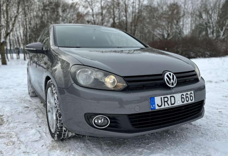 Grey Volkswagen Golf 2012 in Kaunas, with an engine capacity of 1.60 L and mileage of 218 thousand km for 4500 €, photo 2 on AUTOMOTO.COM.LV
