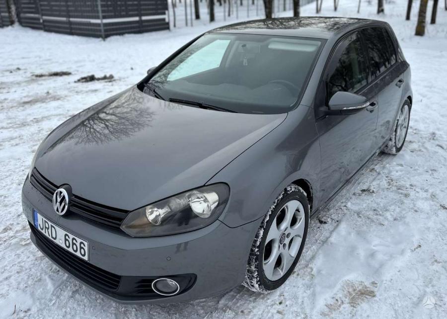 Grey Volkswagen Golf 2012 in Kaunas, with an engine capacity of 1.60 L and mileage of 218 thousand km for 4500 €, photo 3 on AUTOMOTO.COM.LV