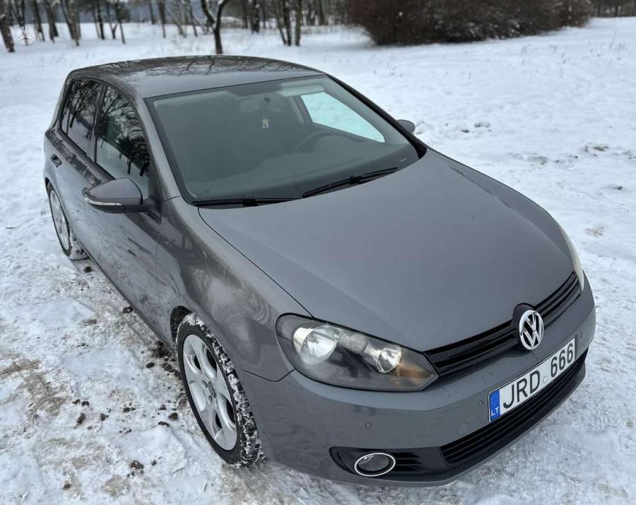 Grey Volkswagen Golf 2012 in Kaunas, with an engine capacity of 1.60 L and mileage of 218 thousand km for 4500 €, photo 4 on AUTOMOTO.COM.LV