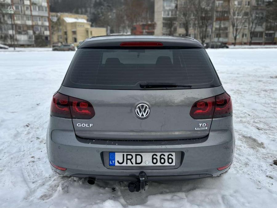 Grey Volkswagen Golf 2012 in Kaunas, with an engine capacity of 1.60 L and mileage of 218 thousand km for 4500 €, photo 8 on AUTOMOTO.COM.LV