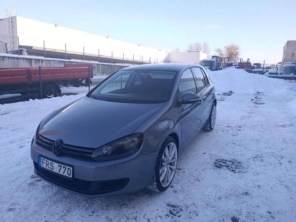 Pelēks Volkswagen Golf 2012 Viļņa, ar dzinēja tilpumu 1.60 L un nobraukumu 256 tūkst. km par 3900 €, foto 3 vietnē AUTOMOTO.COM.LV