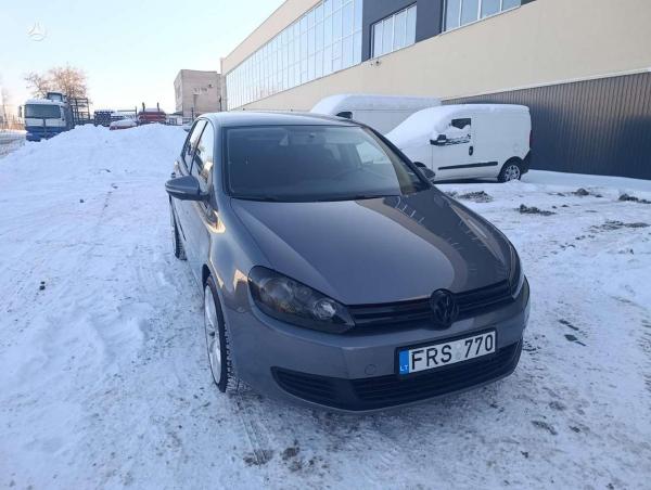 Pelēks Volkswagen Golf 2012 Viļņa, ar dzinēja tilpumu 1.60 L un nobraukumu 256 tūkst. km par 3900 €, foto 4 vietnē AUTOMOTO.COM.LV