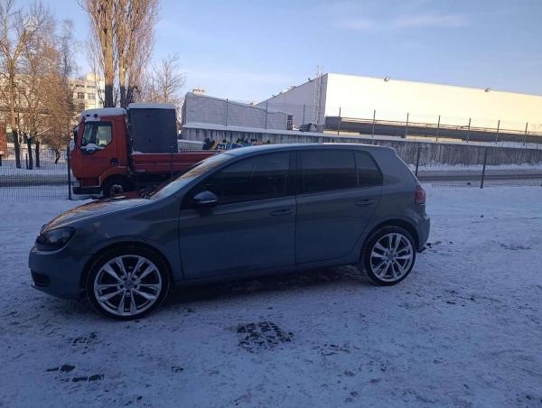 Pelēks Volkswagen Golf 2012 Viļņa, ar dzinēja tilpumu 1.60 L un nobraukumu 256 tūkst. km par 3900 €, foto 6 vietnē AUTOMOTO.COM.LV