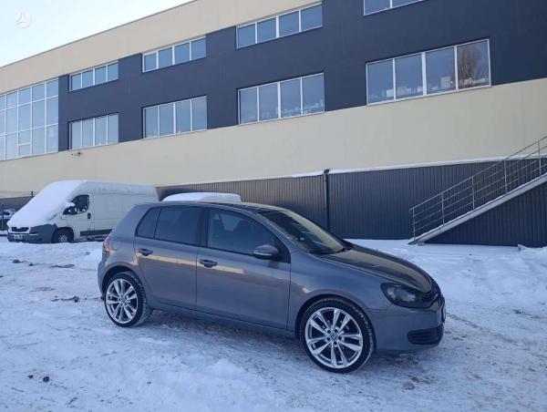 Pelēks Volkswagen Golf 2012 Viļņa, ar dzinēja tilpumu 1.60 L un nobraukumu 256 tūkst. km par 3900 €, foto 7 vietnē AUTOMOTO.COM.LV