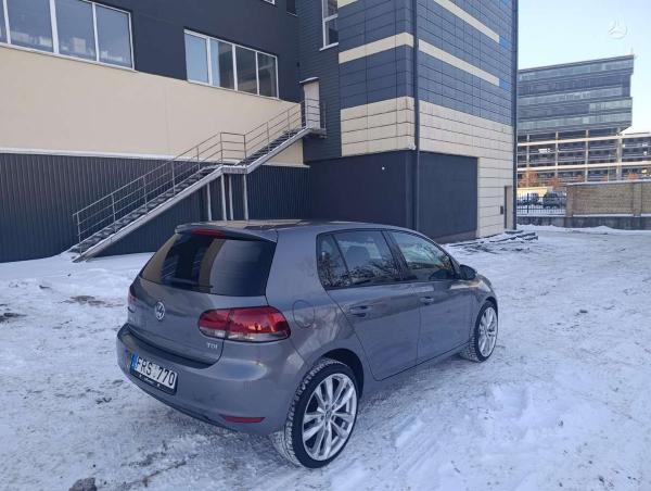 Pelēks Volkswagen Golf 2012 Viļņa, ar dzinēja tilpumu 1.60 L un nobraukumu 256 tūkst. km par 3900 €, foto 8 vietnē AUTOMOTO.COM.LV