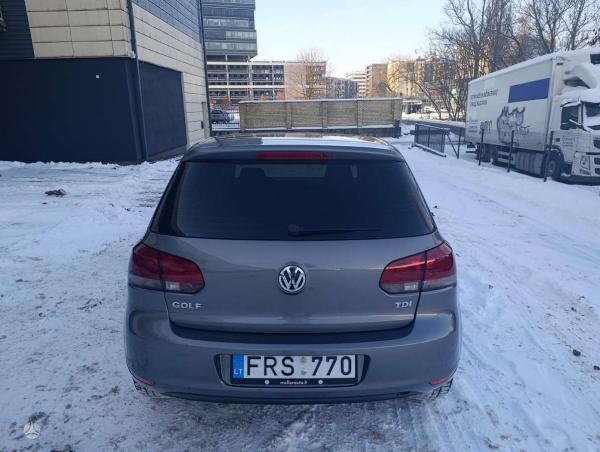 Pelēks Volkswagen Golf 2012 Viļņa, ar dzinēja tilpumu 1.60 L un nobraukumu 256 tūkst. km par 3900 €, foto 9 vietnē AUTOMOTO.COM.LV