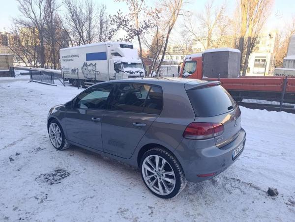 Pelēks Volkswagen Golf 2012 Viļņa, ar dzinēja tilpumu 1.60 L un nobraukumu 256 tūkst. km par 3900 €, foto 10 vietnē AUTOMOTO.COM.LV