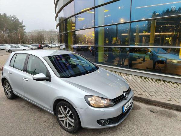Pelēks Volkswagen Golf 2012 Viļņa, ar dzinēja tilpumu 1.39 L un nobraukumu 120 tūkst. km par 2750 €, foto 2 vietnē AUTOMOTO.COM.LV