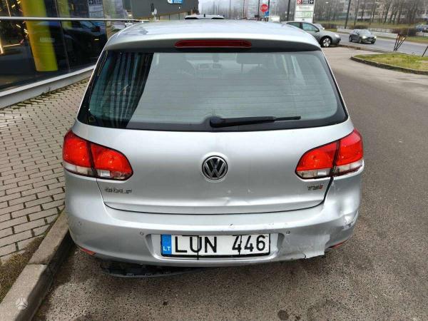 Pelēks Volkswagen Golf 2012 Viļņa, ar dzinēja tilpumu 1.39 L un nobraukumu 120 tūkst. km par 2750 €, foto 10 vietnē AUTOMOTO.COM.LV