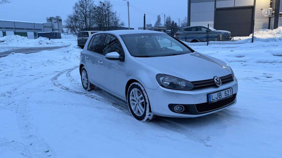 Grey Volkswagen Golf 2012 in Kaunas, with an engine capacity of 1.90 L and mileage of 283 thousand km for 4599 €, photo 2 on AUTOMOTO.COM.LV