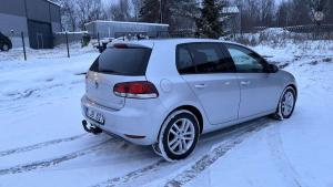 Grey Volkswagen Golf 2012 in Kaunas, with an engine capacity of 1.90 L and mileage of 283 thousand km for 4599 €, photo 4 on AUTOMOTO.COM.LV