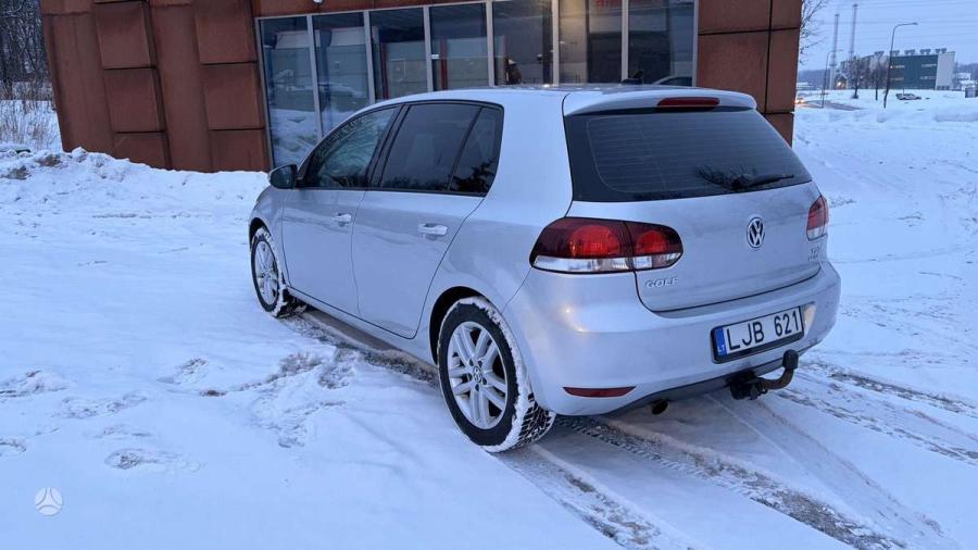 Grey Volkswagen Golf 2012 in Kaunas, with an engine capacity of 1.90 L and mileage of 283 thousand km for 4599 €, photo 5 on AUTOMOTO.COM.LV