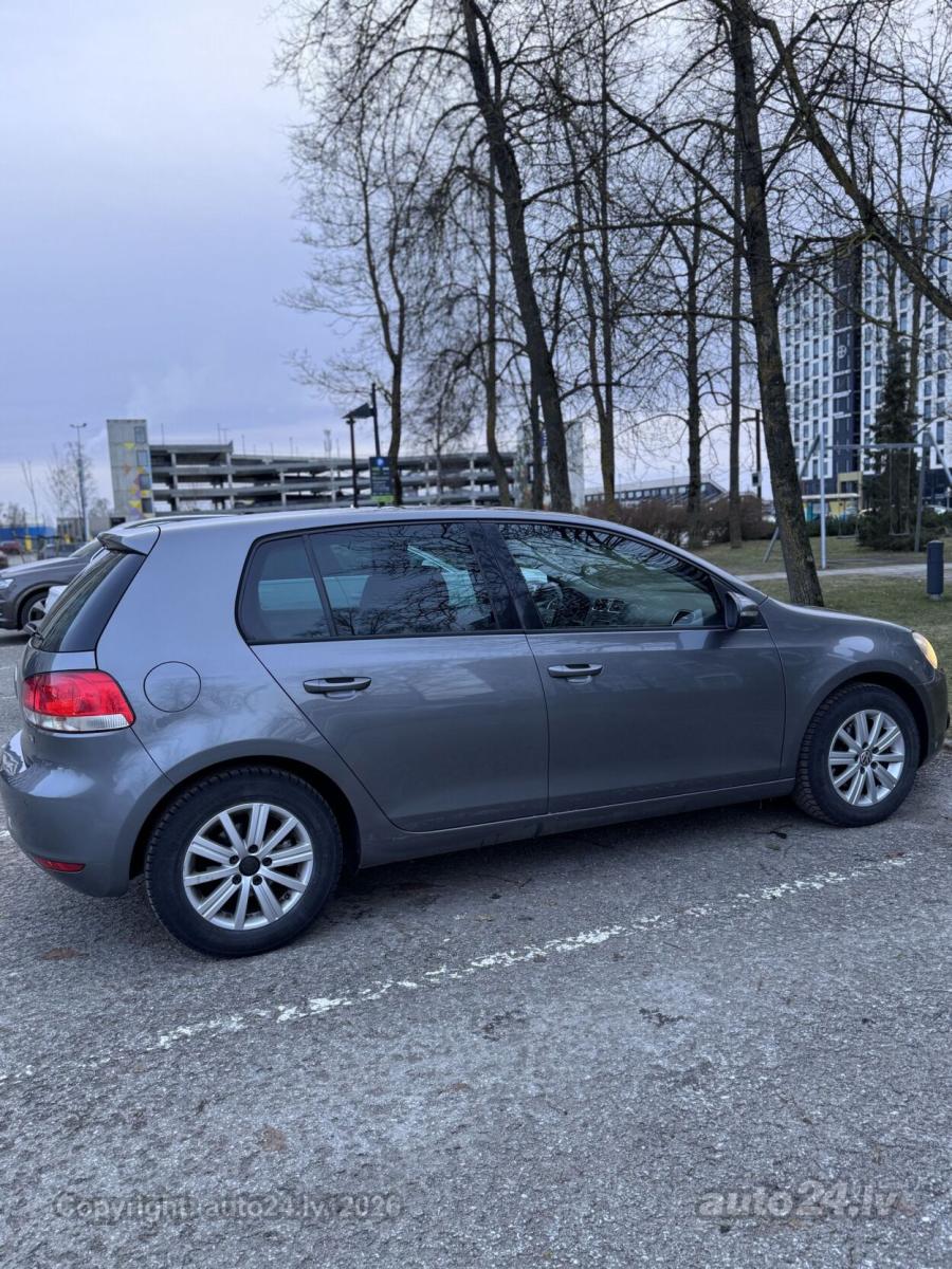 Pelēks Volkswagen Golf 2012 Tallina, ar dzinēja tilpumu 1.40 L un nobraukumu 150 tūkst. km par 5200 €, foto 2 vietnē AUTOMOTO.COM.LV