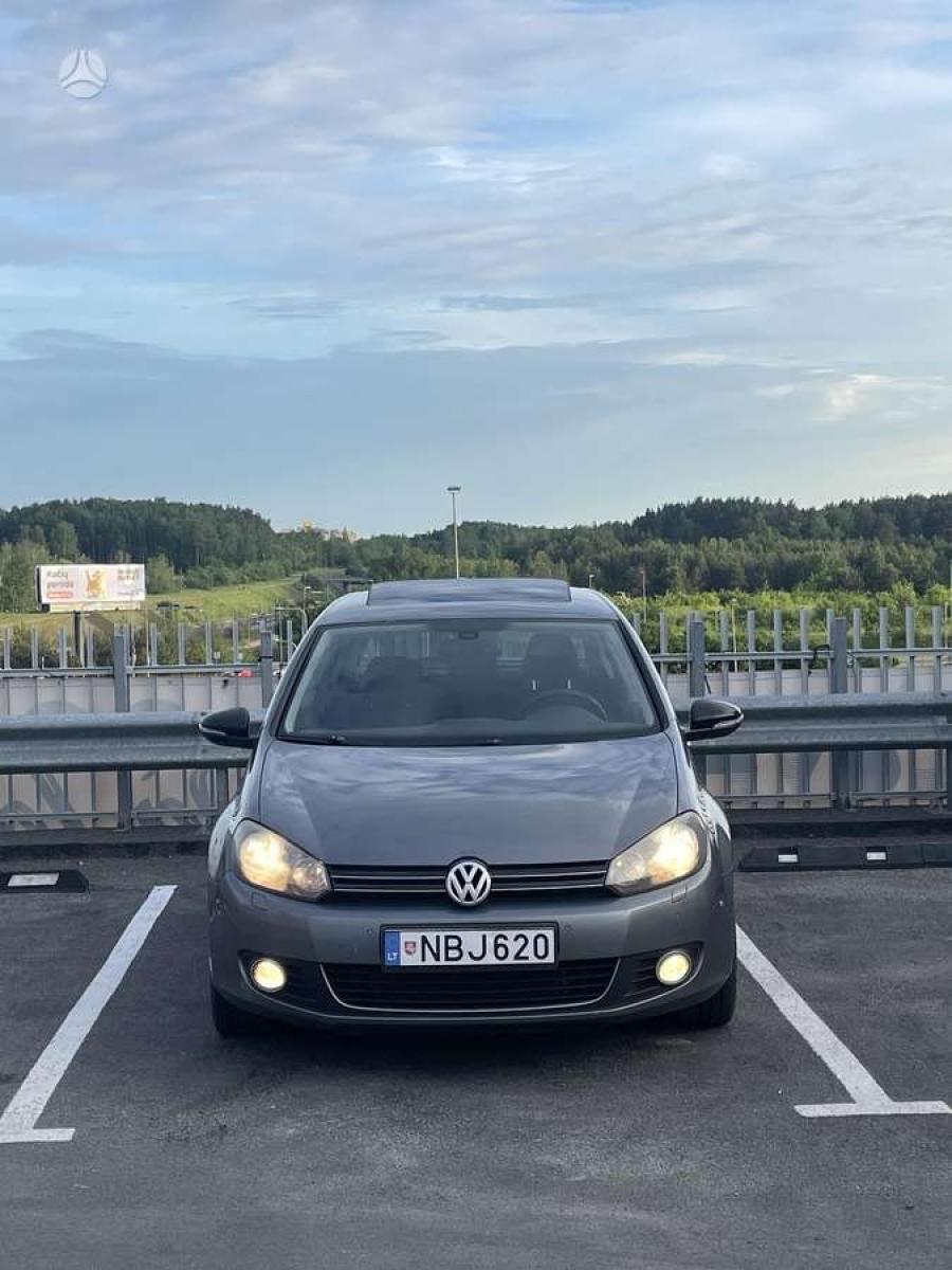 Grey Volkswagen Golf 2012 in Vilnius, with an engine capacity of 1.39 L and mileage of 236 thousand km for 5200 €, photo 3 on AUTOMOTO.COM.LV