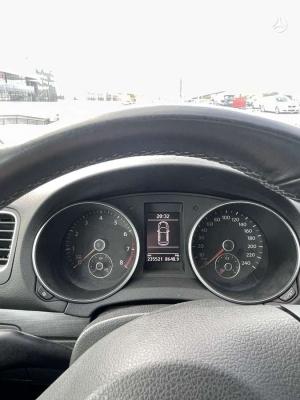 Grey Volkswagen Golf 2012 in Vilnius, with an engine capacity of 1.39 L and mileage of 236 thousand km for 5200 €, photo 9 on AUTOMOTO.COM.LV