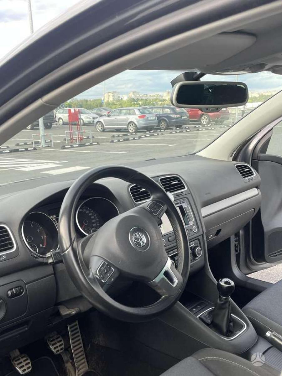 Grey Volkswagen Golf 2012 in Vilnius, with an engine capacity of 1.39 L and mileage of 236 thousand km for 5200 €, photo 15 on AUTOMOTO.COM.LV