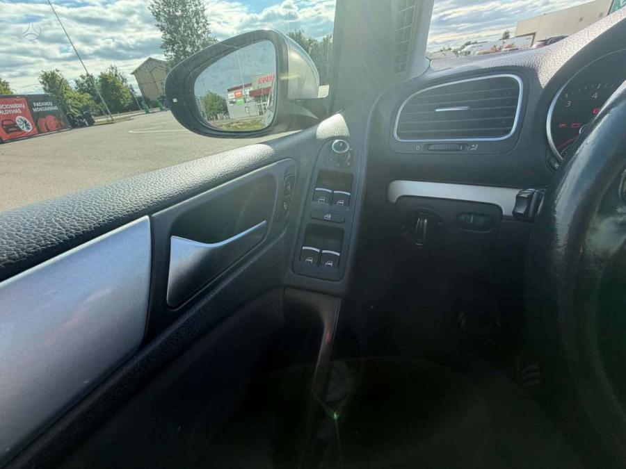 Pelēks Volkswagen Golf 2012 Kauņa, ar dzinēja tilpumu 1.40 L un nobraukumu 337 tūkst. km par 6100 €, foto 12 vietnē AUTOMOTO.COM.LV