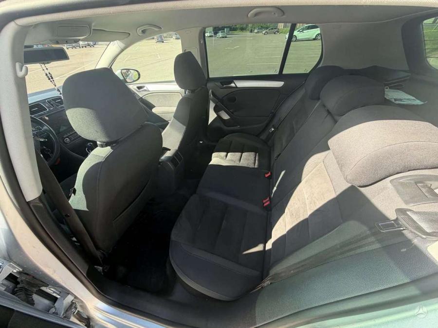 Pelēks Volkswagen Golf 2012 Kauņa, ar dzinēja tilpumu 1.40 L un nobraukumu 337 tūkst. km par 6100 €, foto 14 vietnē AUTOMOTO.COM.LV