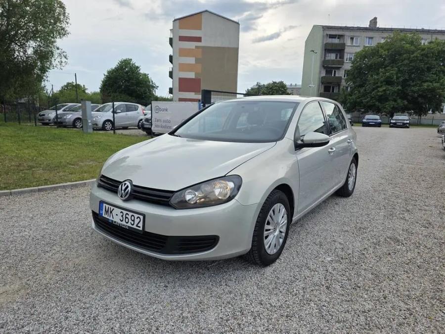 Grey Volkswagen Golf 2012 in Ventspils, with an engine capacity of 1.20 L and mileage of 318 thousand km for 3500 €, photo 1 on AUTOMOTO.COM.LV