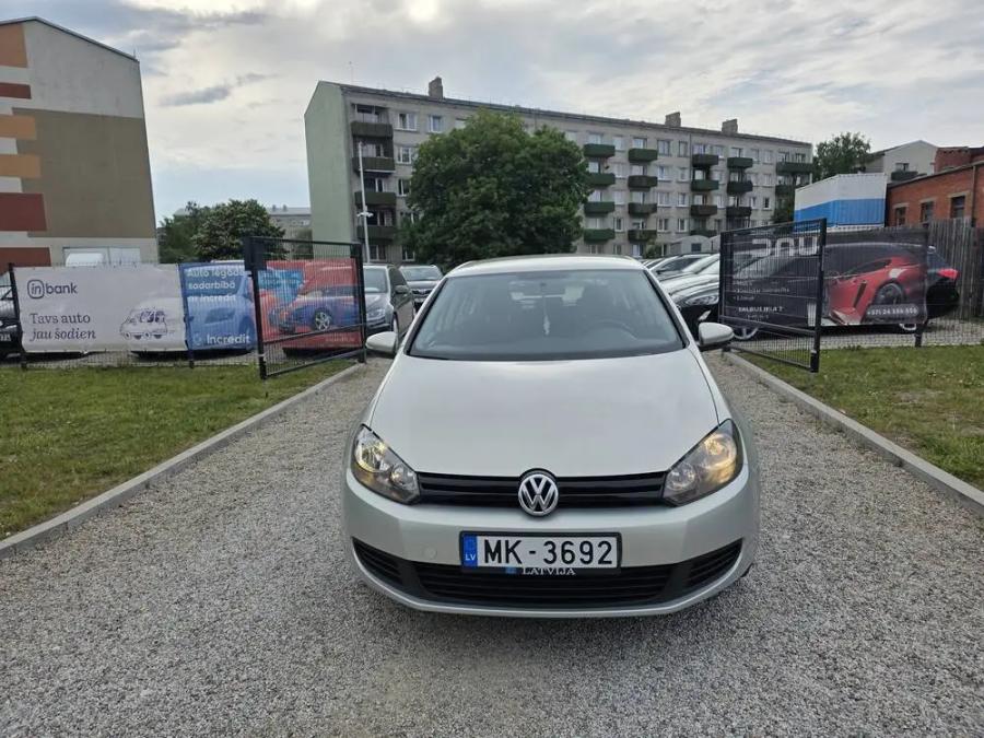 Grey Volkswagen Golf 2012 in Ventspils, with an engine capacity of 1.20 L and mileage of 318 thousand km for 3500 €, photo 3 on AUTOMOTO.COM.LV