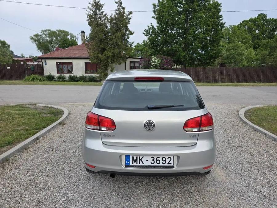 Grey Volkswagen Golf 2012 in Ventspils, with an engine capacity of 1.20 L and mileage of 318 thousand km for 3500 €, photo 8 on AUTOMOTO.COM.LV