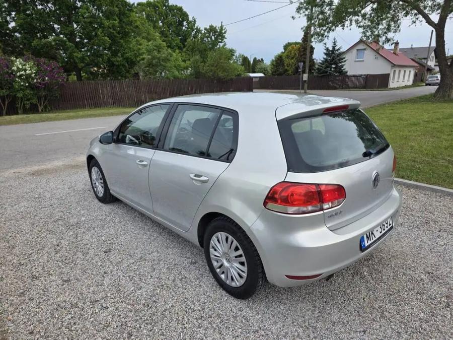Grey Volkswagen Golf 2012 in Ventspils, with an engine capacity of 1.20 L and mileage of 318 thousand km for 3500 €, photo 9 on AUTOMOTO.COM.LV