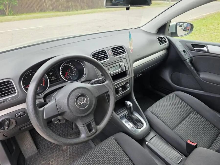 Grey Volkswagen Golf 2012 in Ventspils, with an engine capacity of 1.20 L and mileage of 318 thousand km for 3500 €, photo 12 on AUTOMOTO.COM.LV