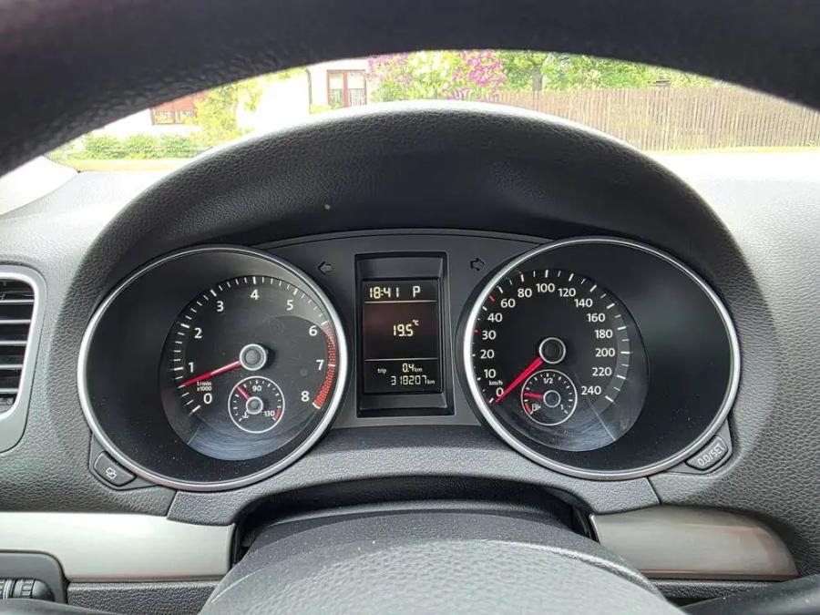 Grey Volkswagen Golf 2012 in Ventspils, with an engine capacity of 1.20 L and mileage of 318 thousand km for 3500 €, photo 13 on AUTOMOTO.COM.LV